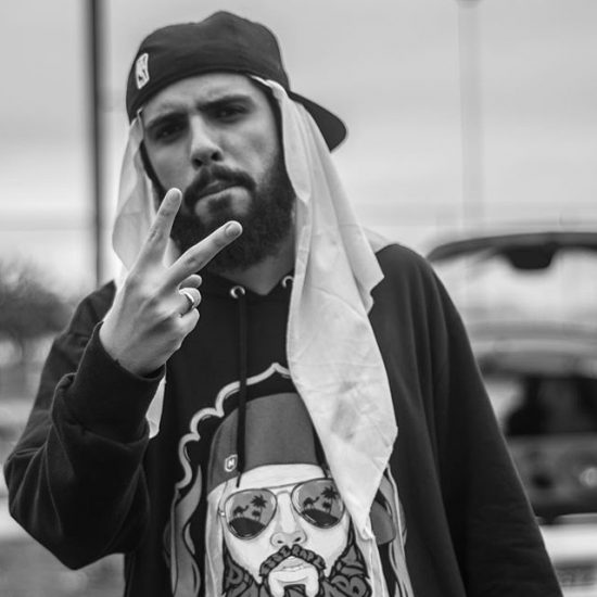 O Rapper Mussa, lançou hoje seu mais novo single “Cê Me Deixa Doidão”.